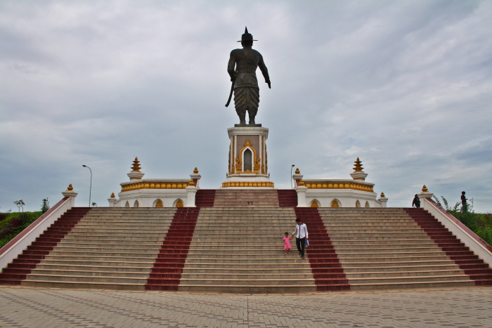 Mekong Riverfront Parklands in Vientiane, Laos | The Road to Anywhere